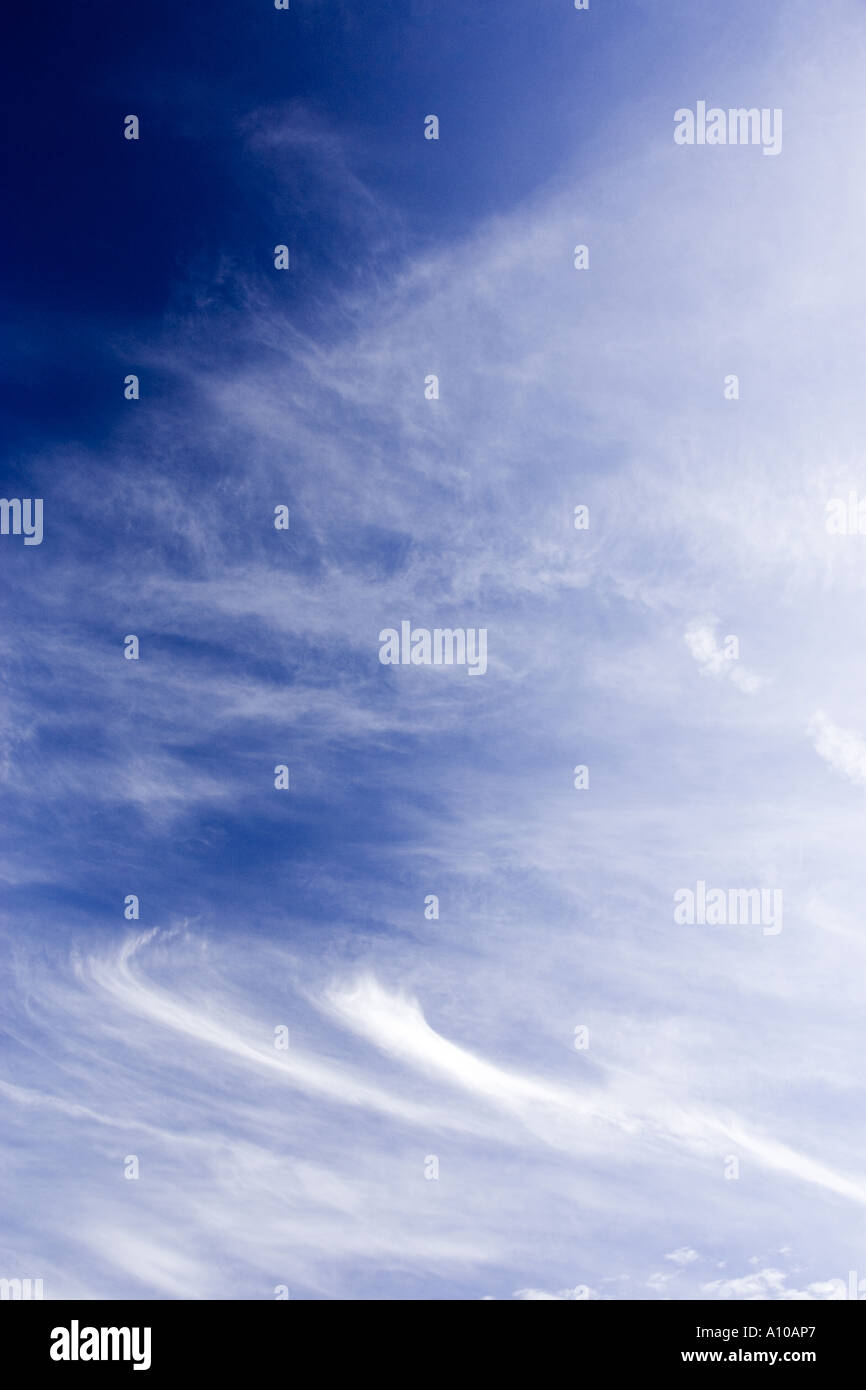 Cirrus cloud formation Stock Photo - Alamy