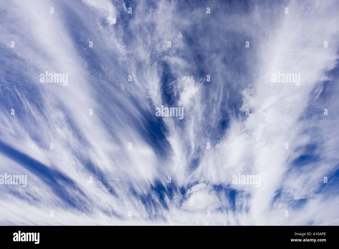 Cirrus cloud formation Stock Photo - Alamy
