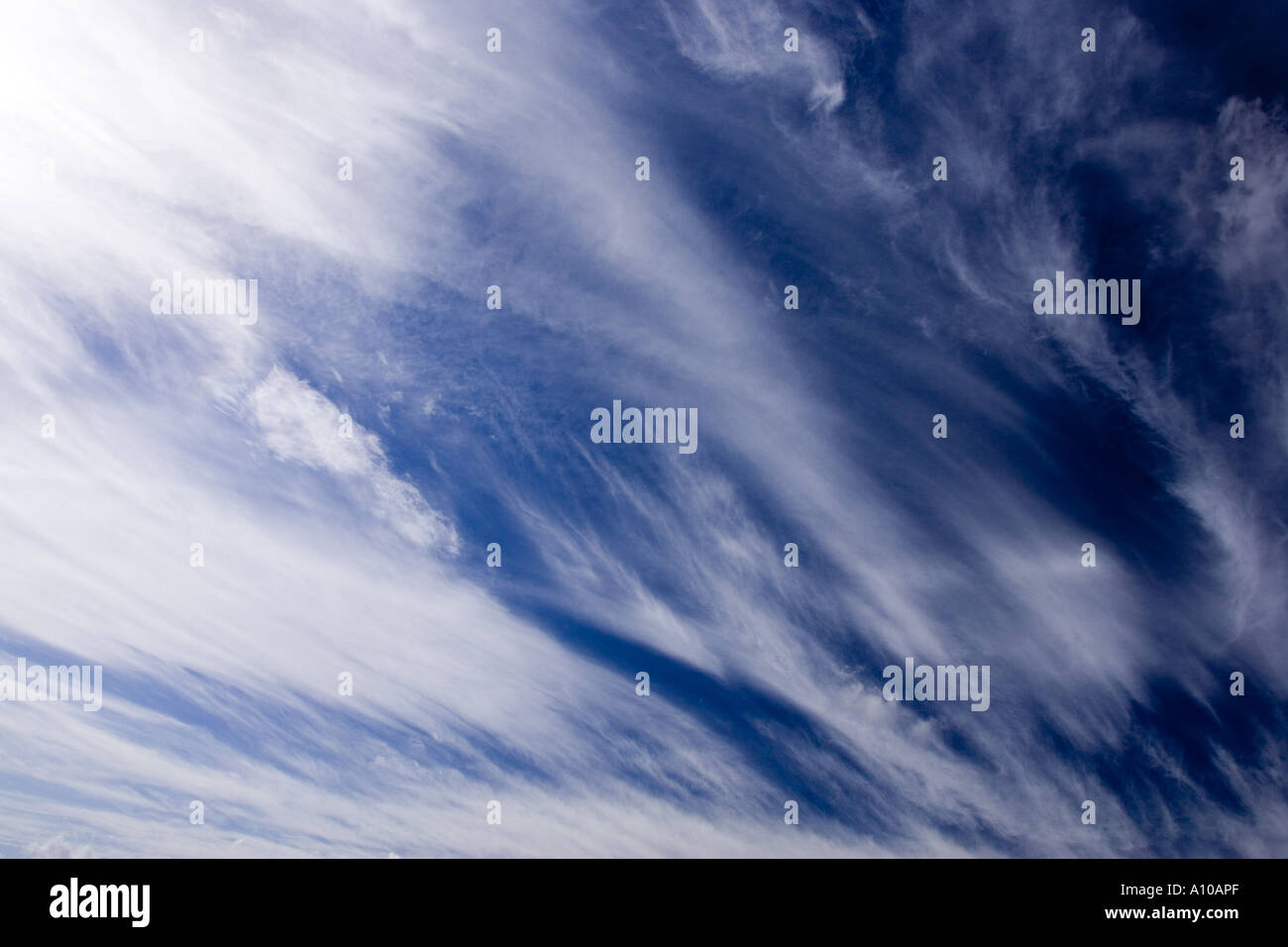 Cirrus cloud formation Stock Photo - Alamy
