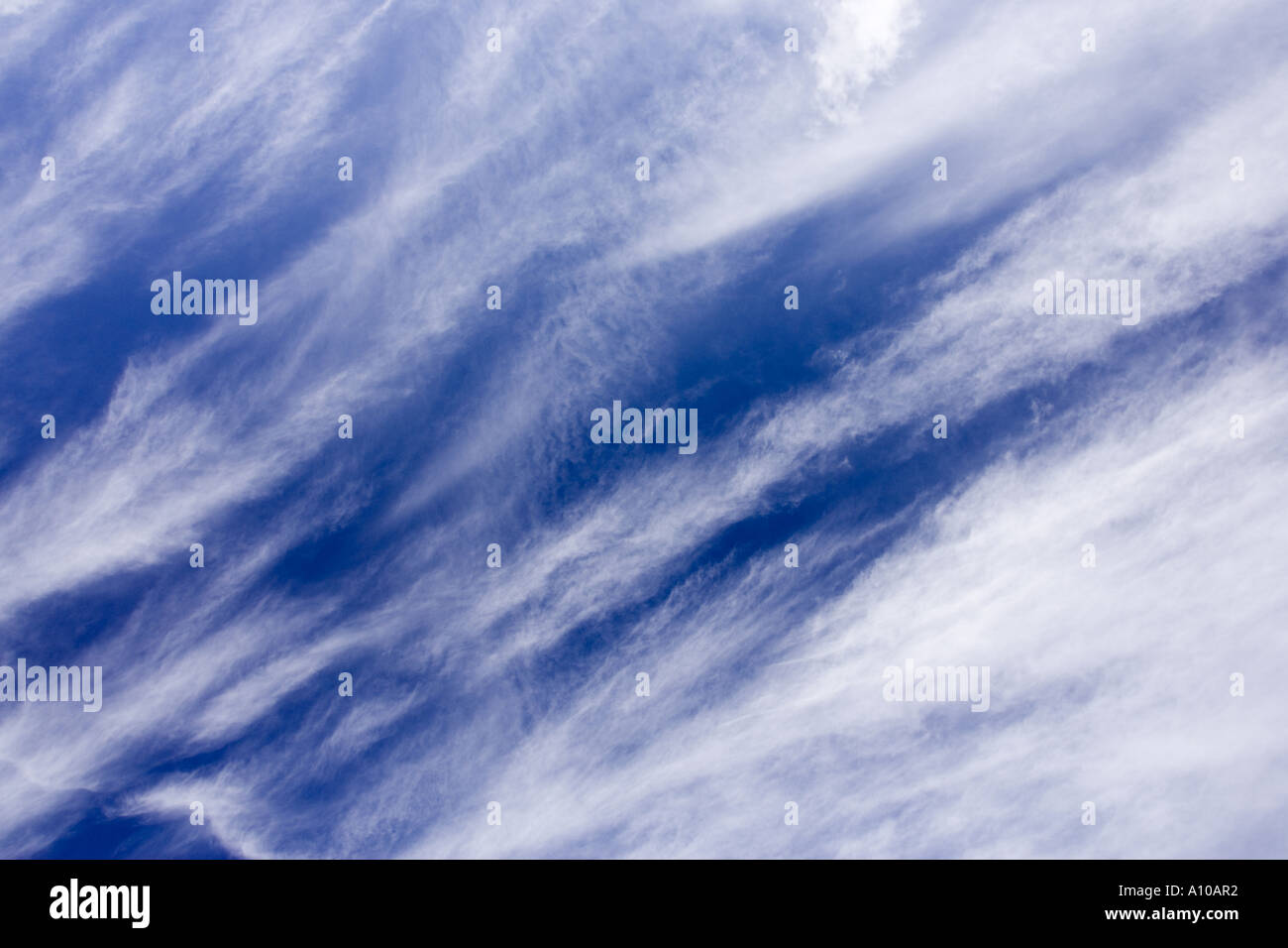 Cirrus cloud formation Stock Photo - Alamy