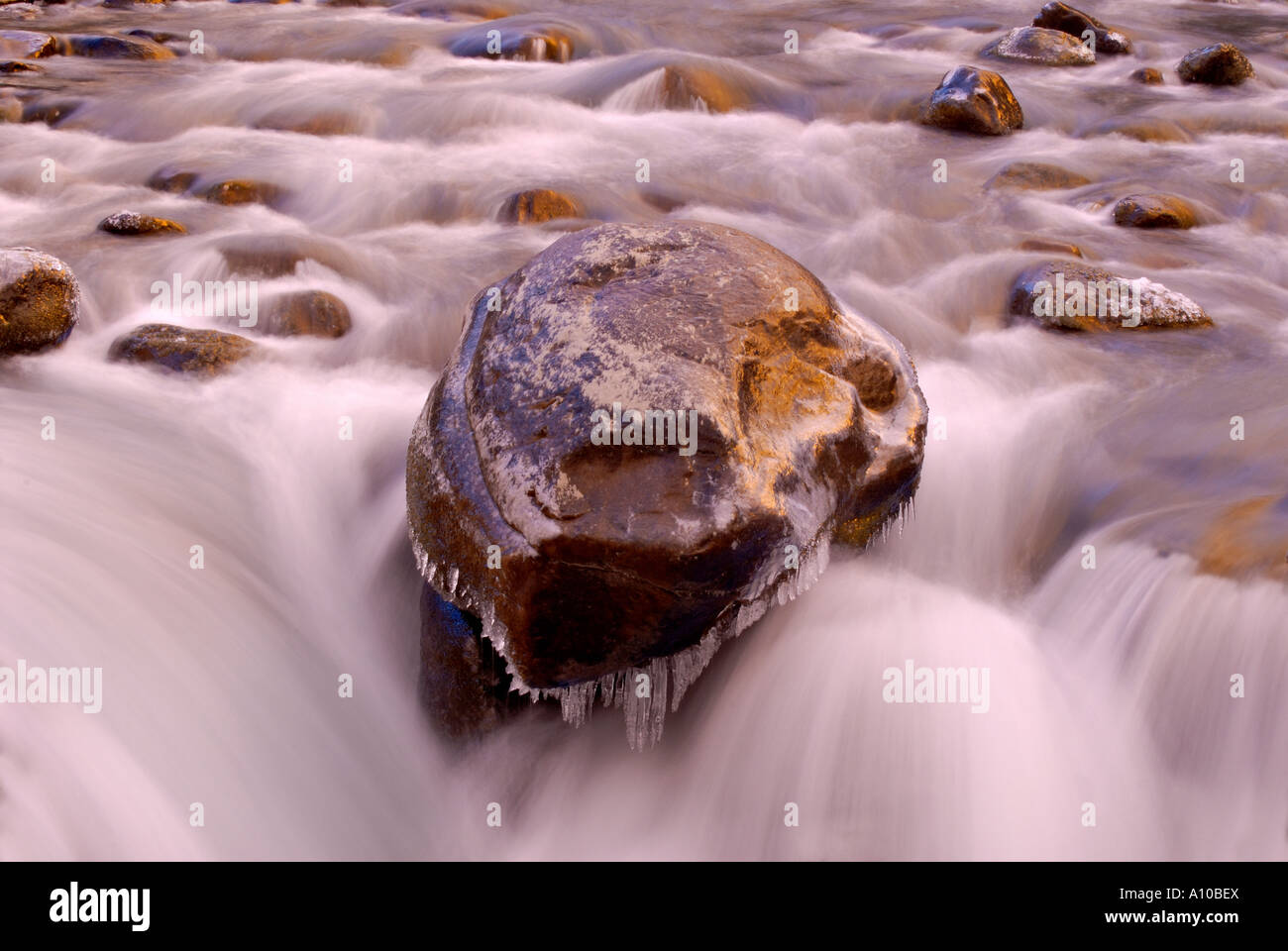 Rushing sunwapta river hi-res stock photography and images - Alamy