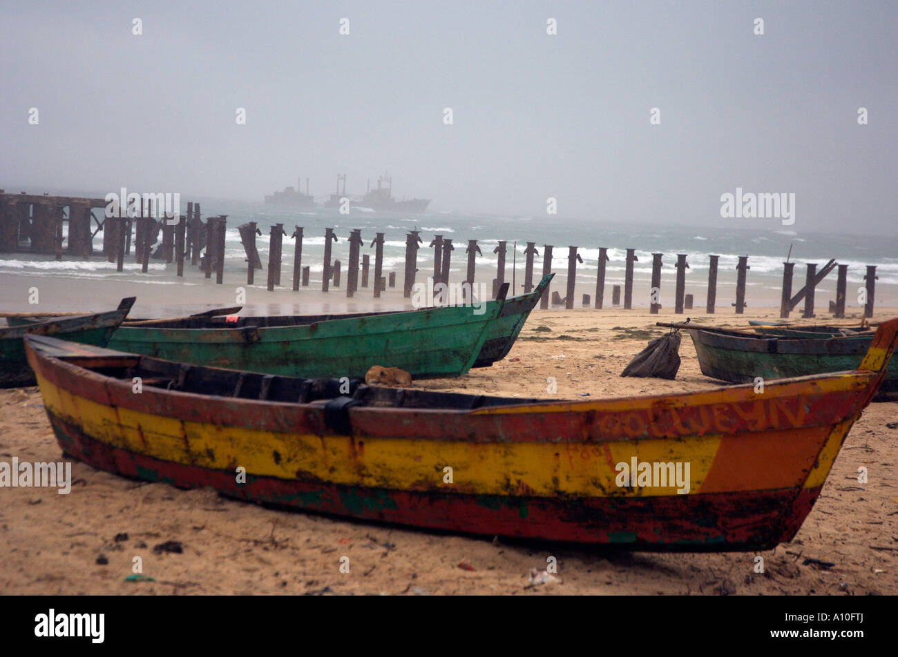 Daily life in the fishing port town of Merca on the Indian Ocean, Lower ...