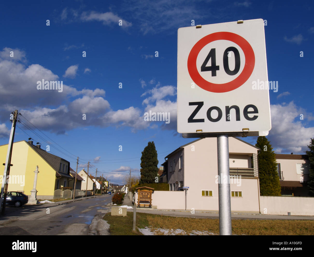Km speed sign hi-res stock photography and images - Alamy