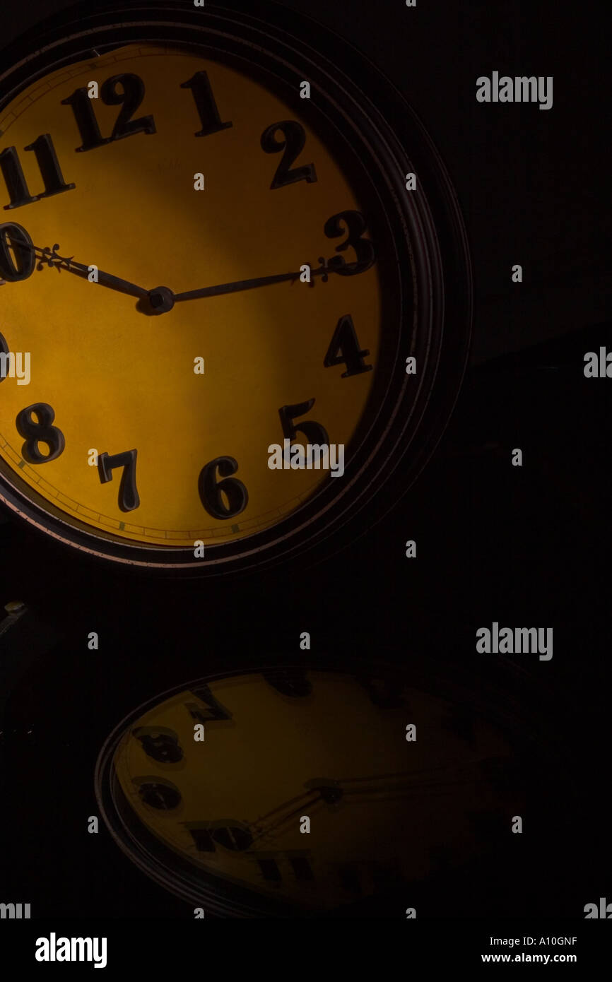 Clockface blur hi-res stock photography and images - Alamy