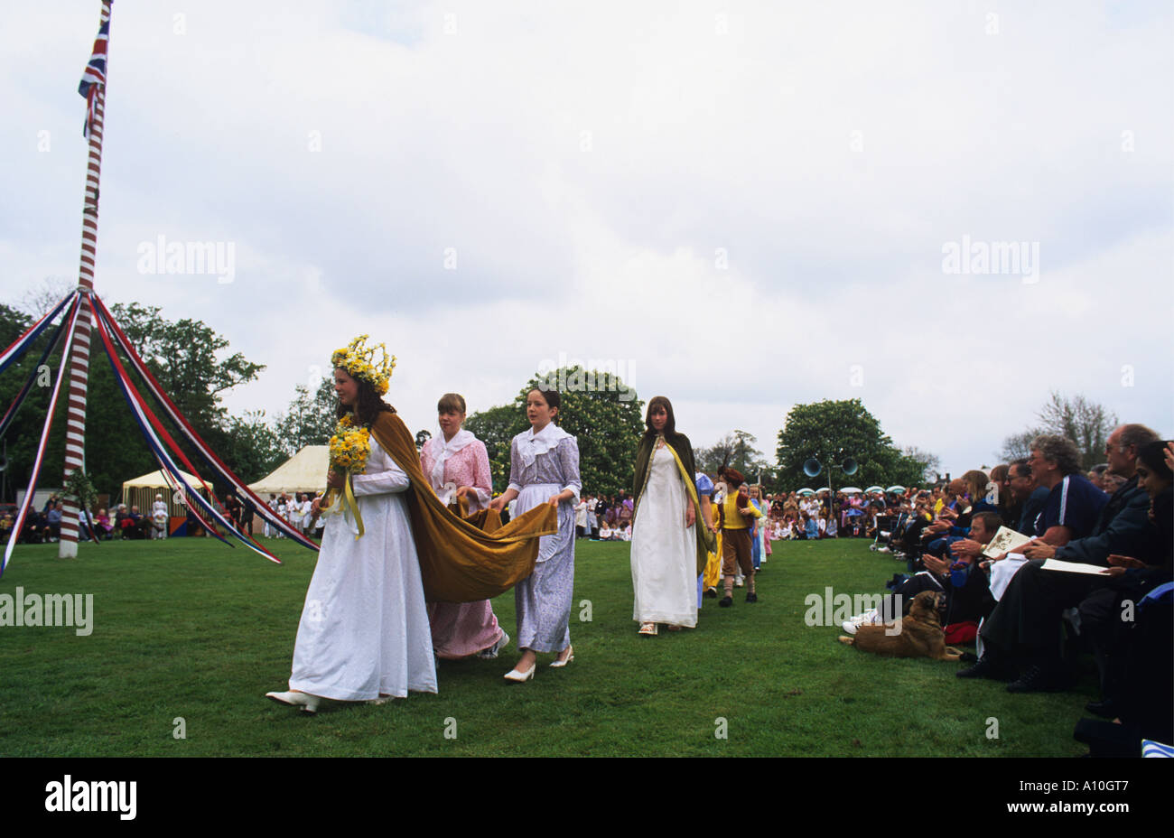 May queen hi-res stock photography and images - Alamy