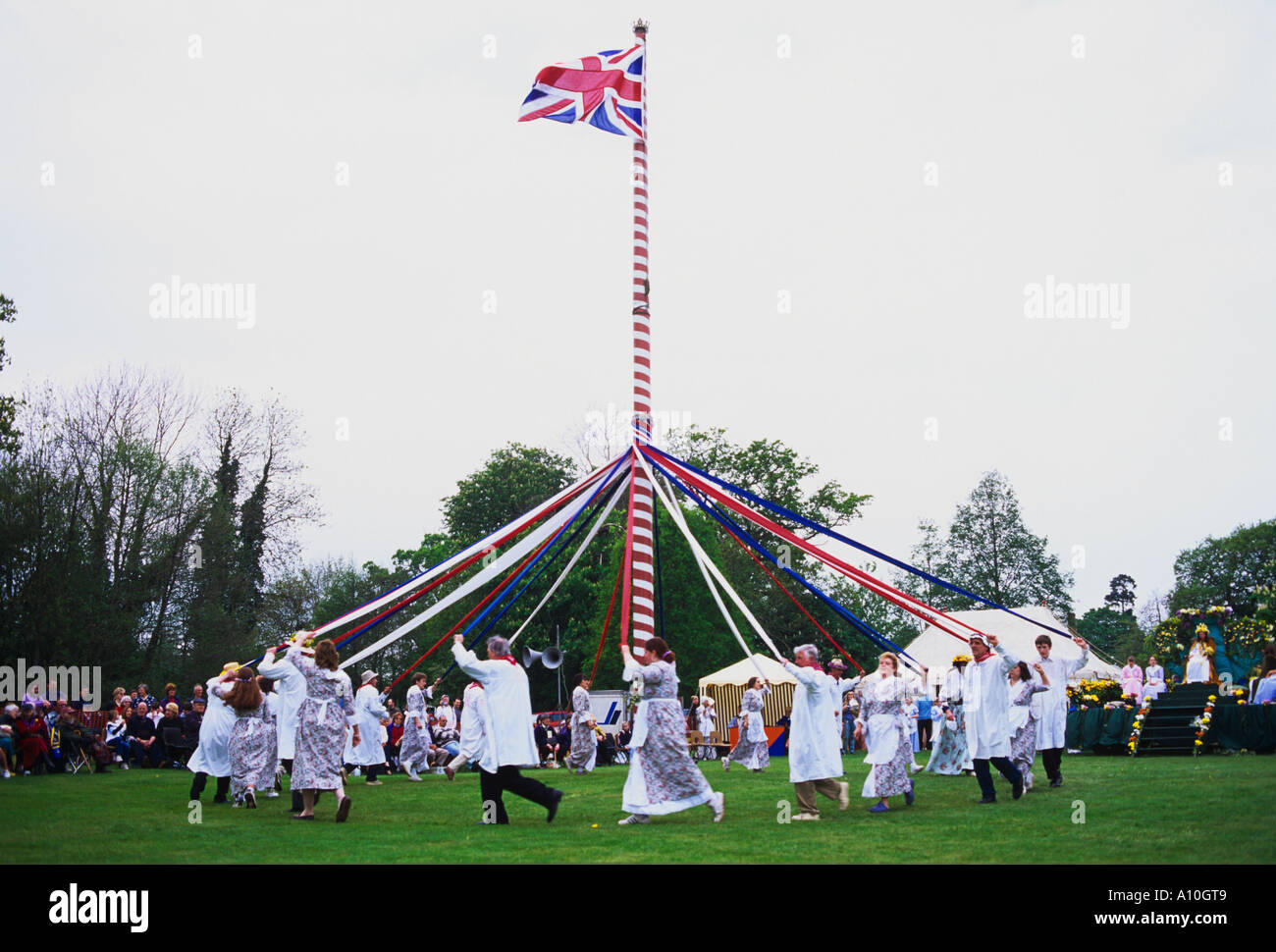 Ickwell maypole hi-res stock photography and images - Alamy