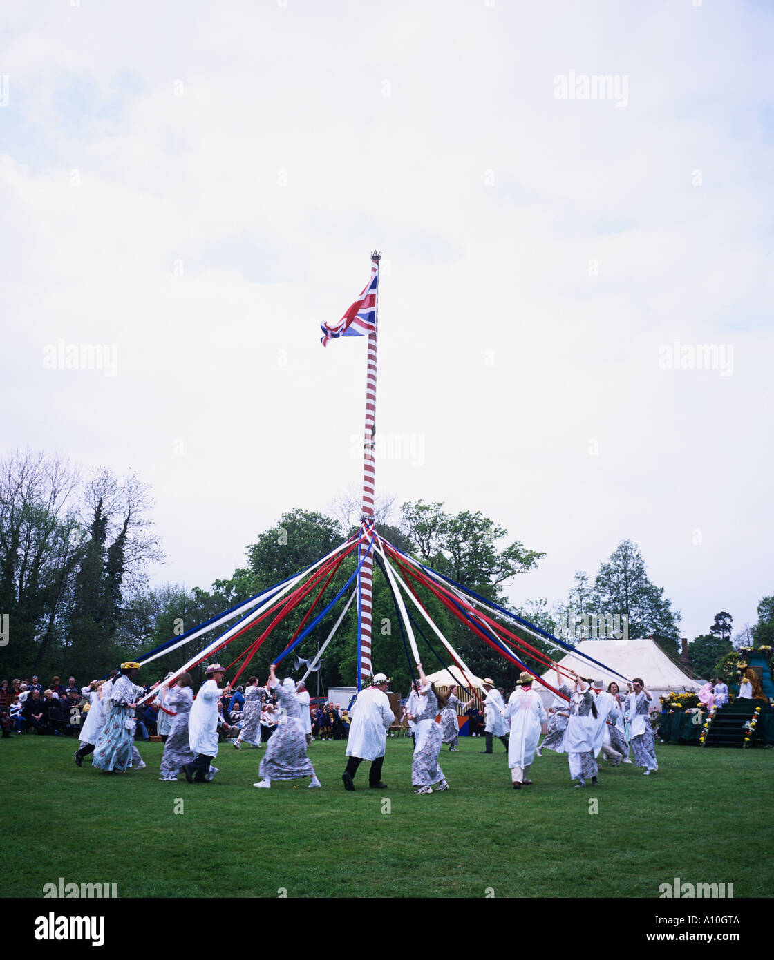 Ickwell maypole hi-res stock photography and images - Alamy