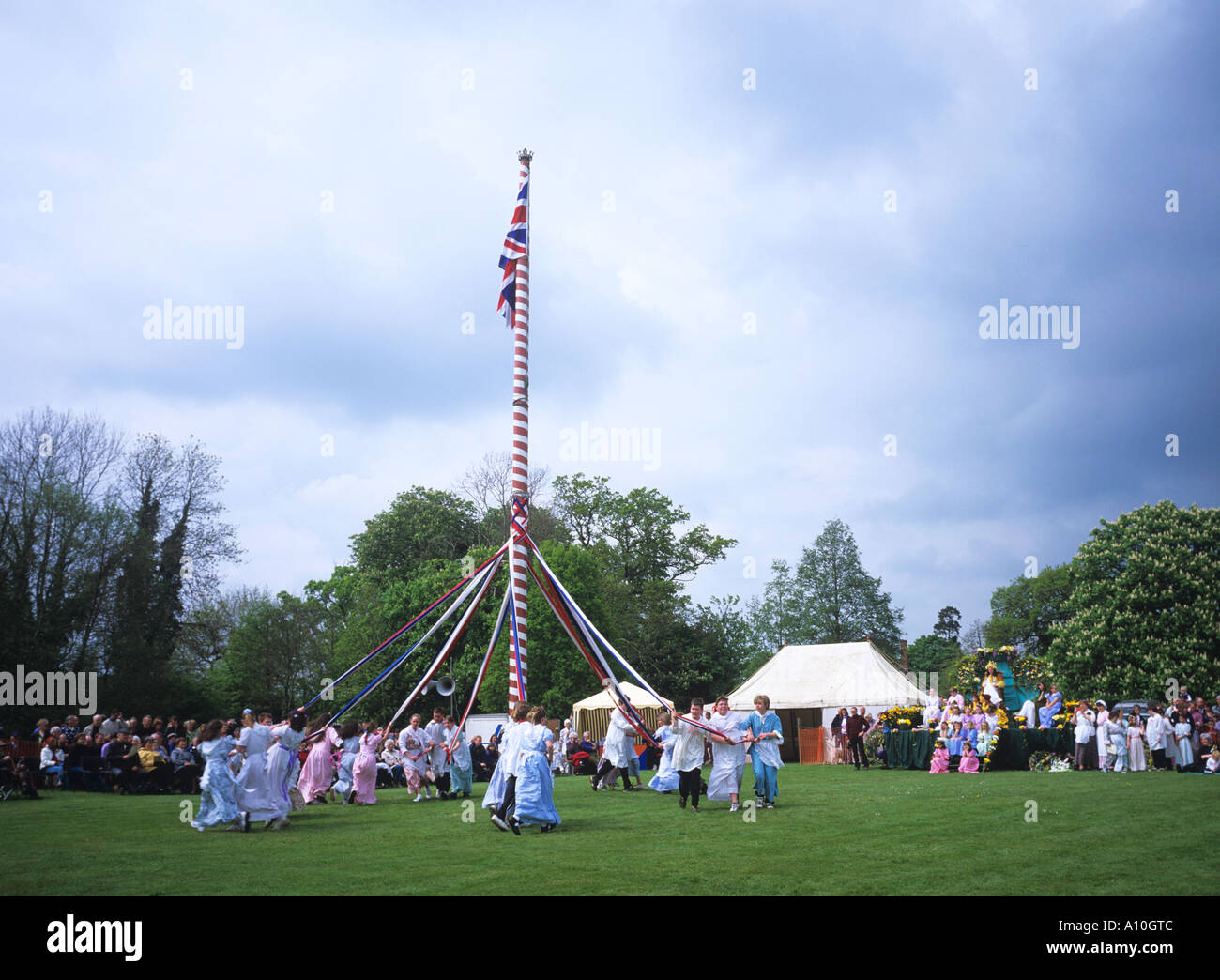 May pole dance hi-res stock photography and images - Alamy