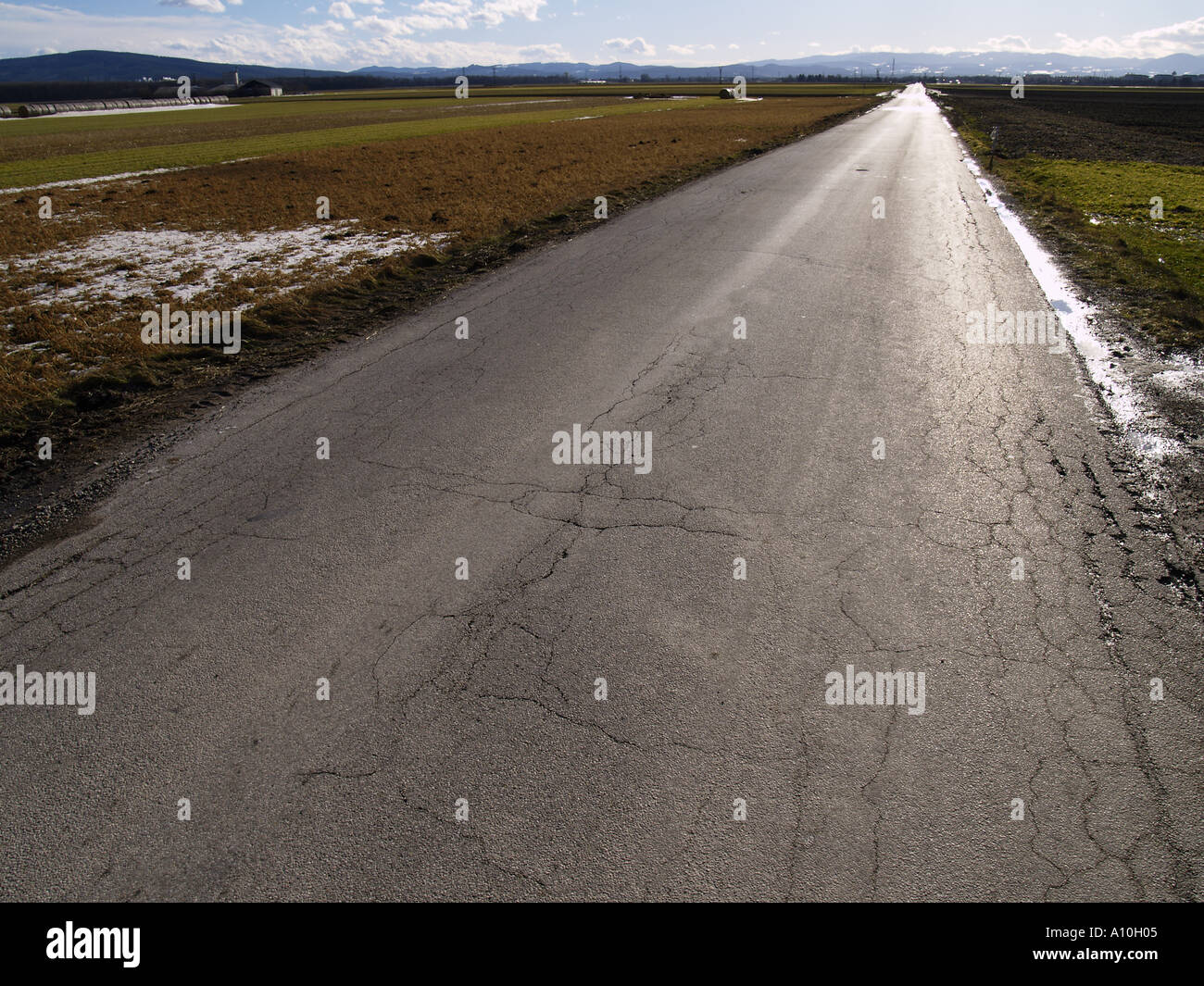 empty side road, horizon Stock Photo - Alamy