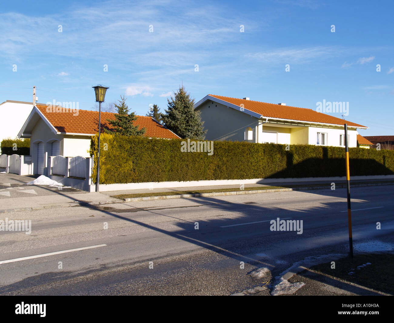 Middle class house hi-res stock photography and images - Alamy