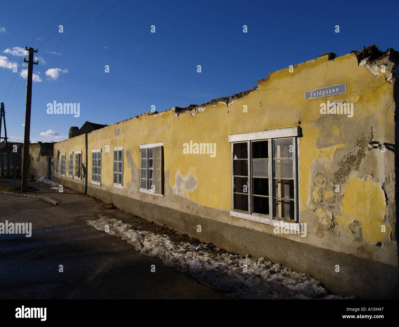 House for demolition hi-res stock photography and images - Alamy