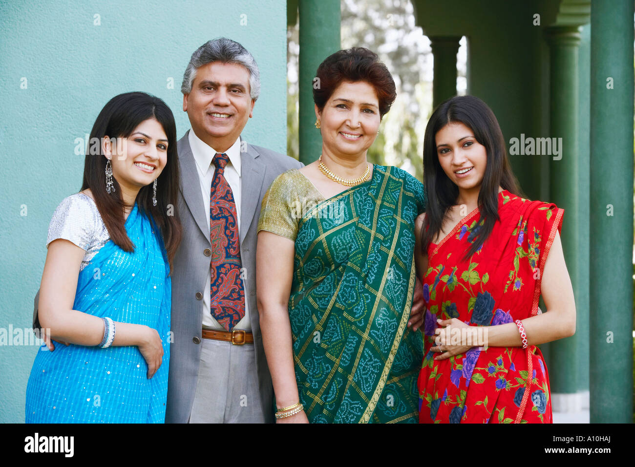 Portrait of parents standing with their two daughters Stock Photo - Alamy