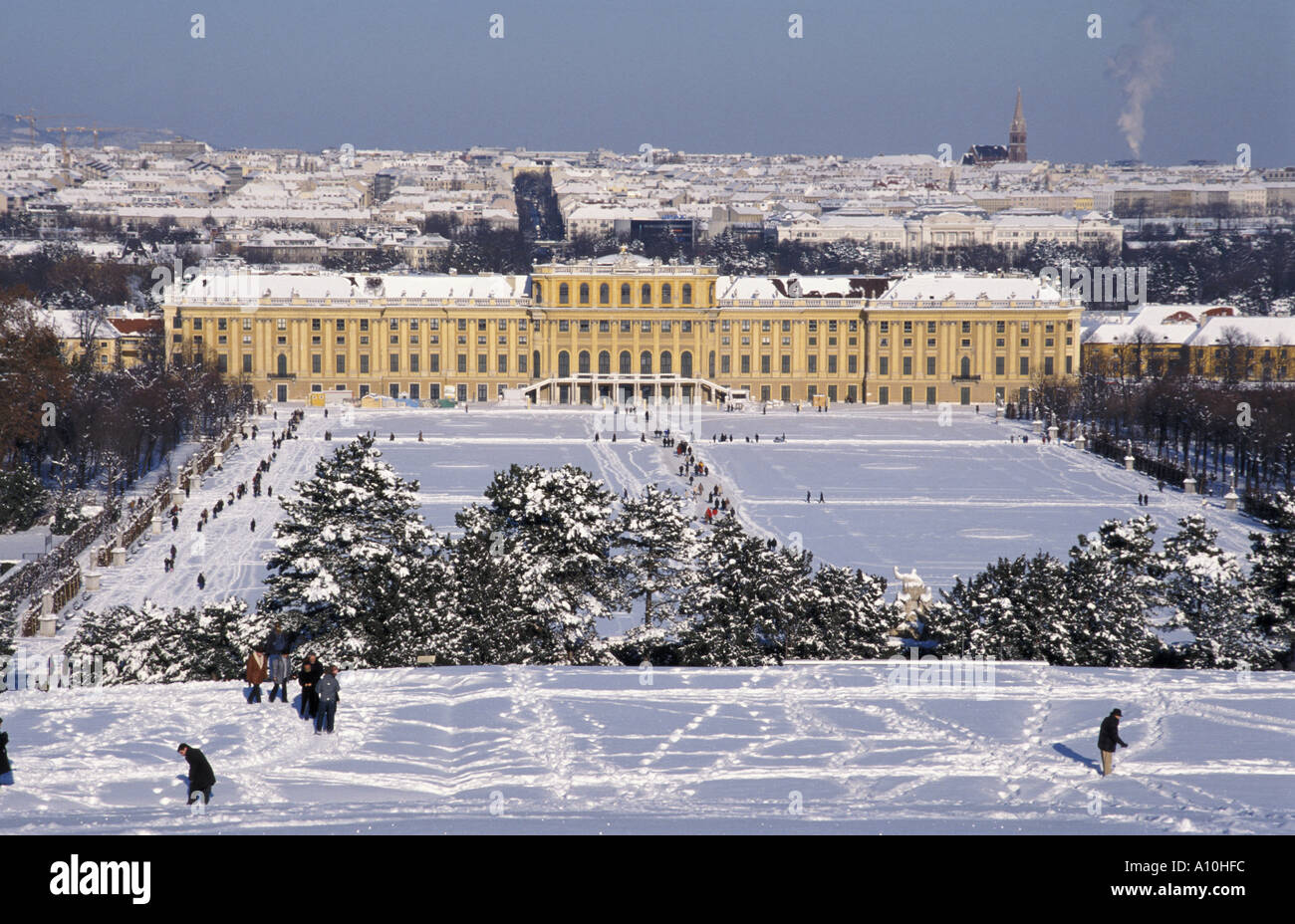 Vienna, Schoenbrunn castle Vienna in winter Stock Photo: 3297787 - Alamy