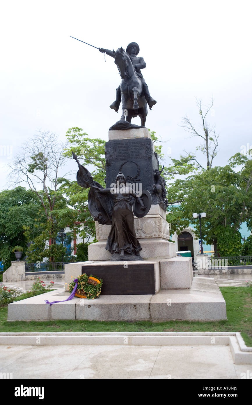 Parque Agramonte and the statue of Ignacio Agramonte, Camaguey,Cuba ...