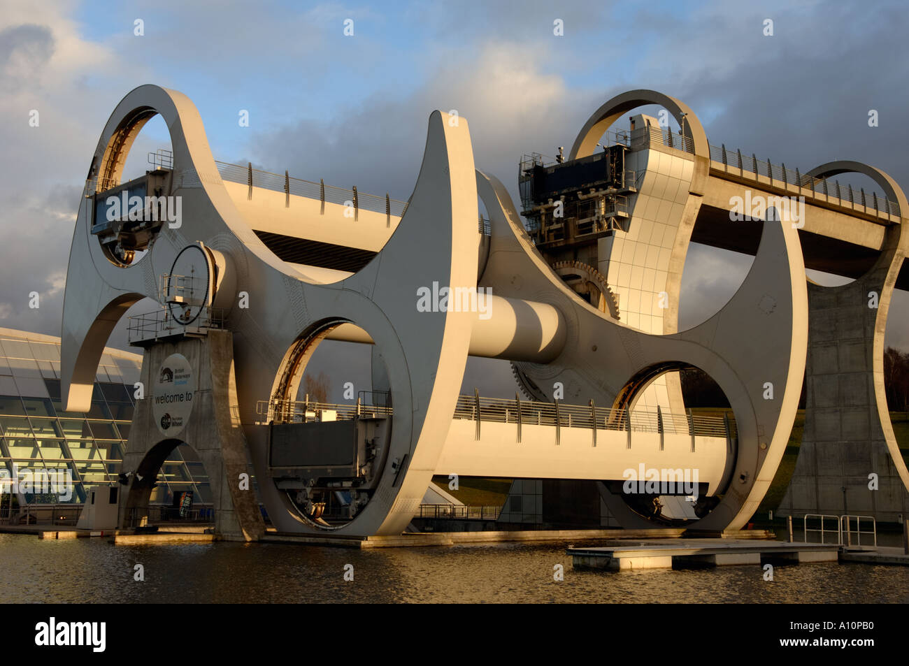 The Falkirk Wheel rotating boat lift linking the Forth and Clyde Canal ...