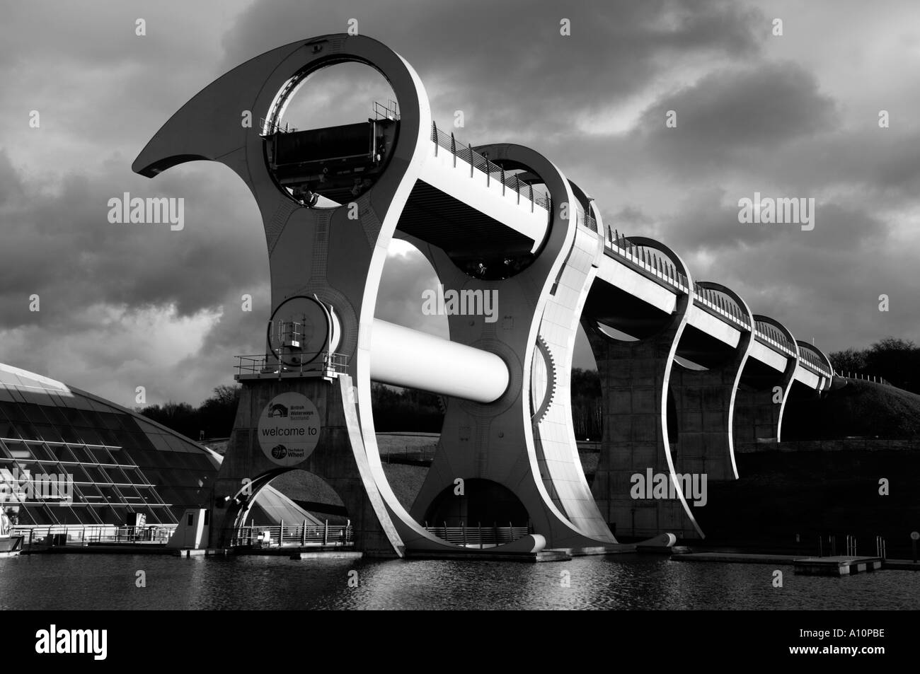 The Falkirk Wheel rotating boat lift linking the Forth and Clyde Canal ...