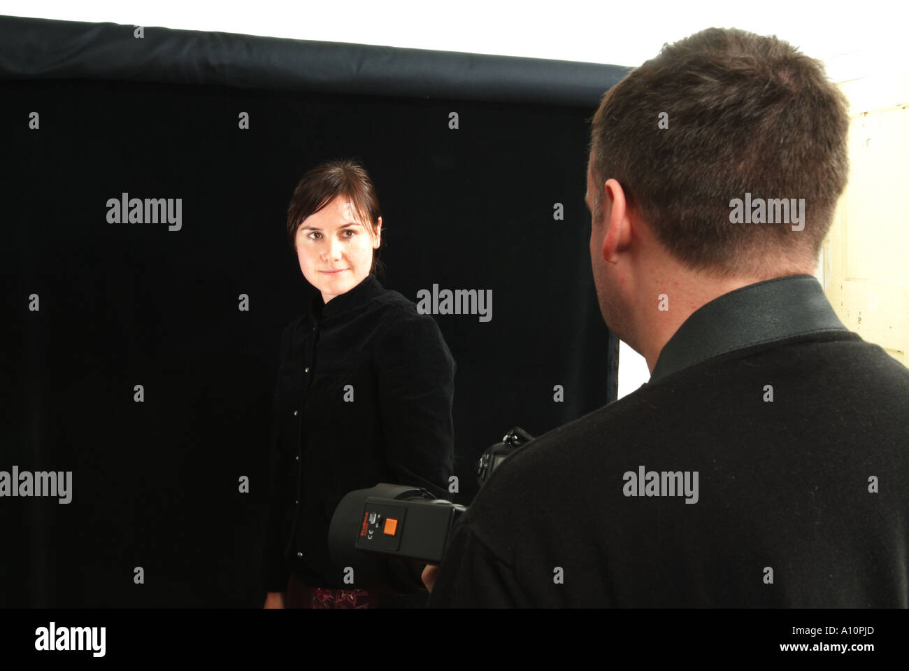 photographer in a studio giving direction to model Stock Photo - Alamy