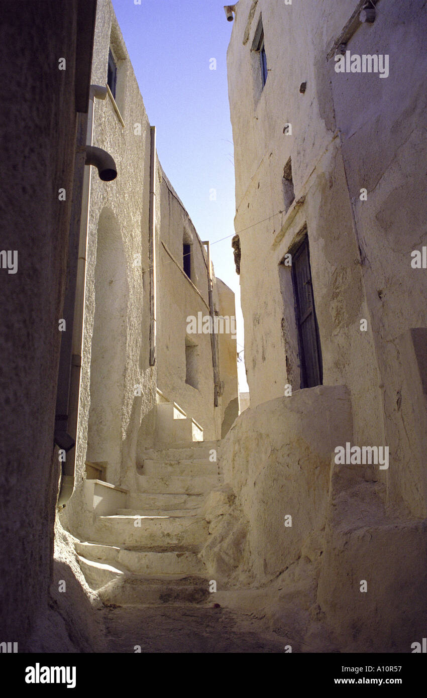 White alley hi-res stock photography and images - Alamy