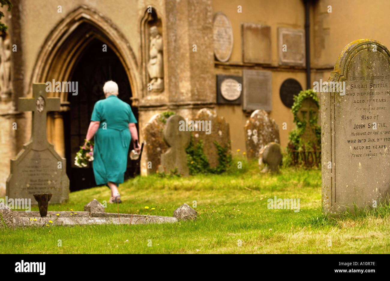 ST MARY S CHURCH UFFINGTON OXFORDSHIRE UK RE THE THATCHER CORNER DENNIS ...
