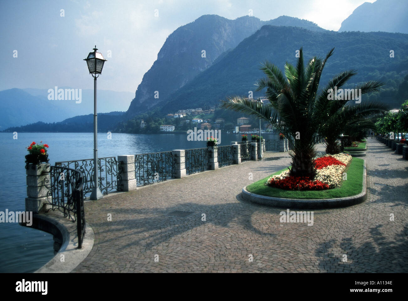 Promenade menaggio lake como hi-res stock photography and images - Alamy