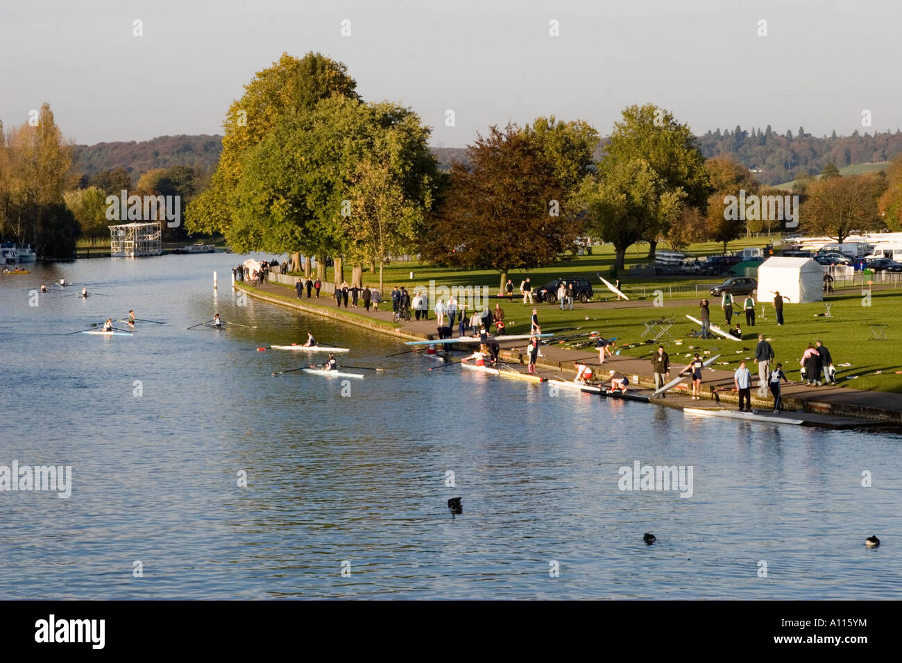Racing on the river thames hi-res stock photography and images - Alamy