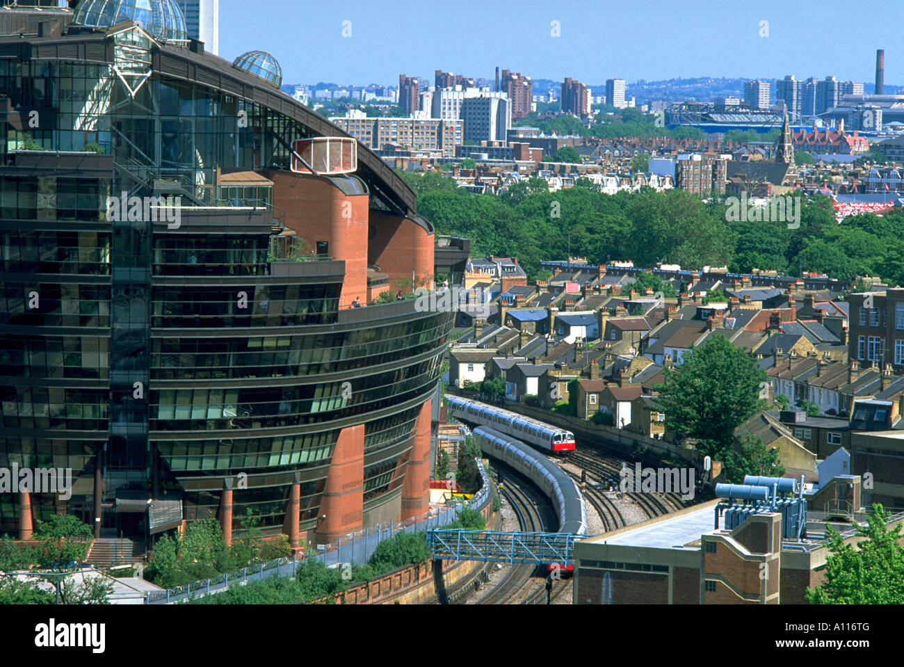 Office building in hammersmith hi-res stock photography and images - Alamy