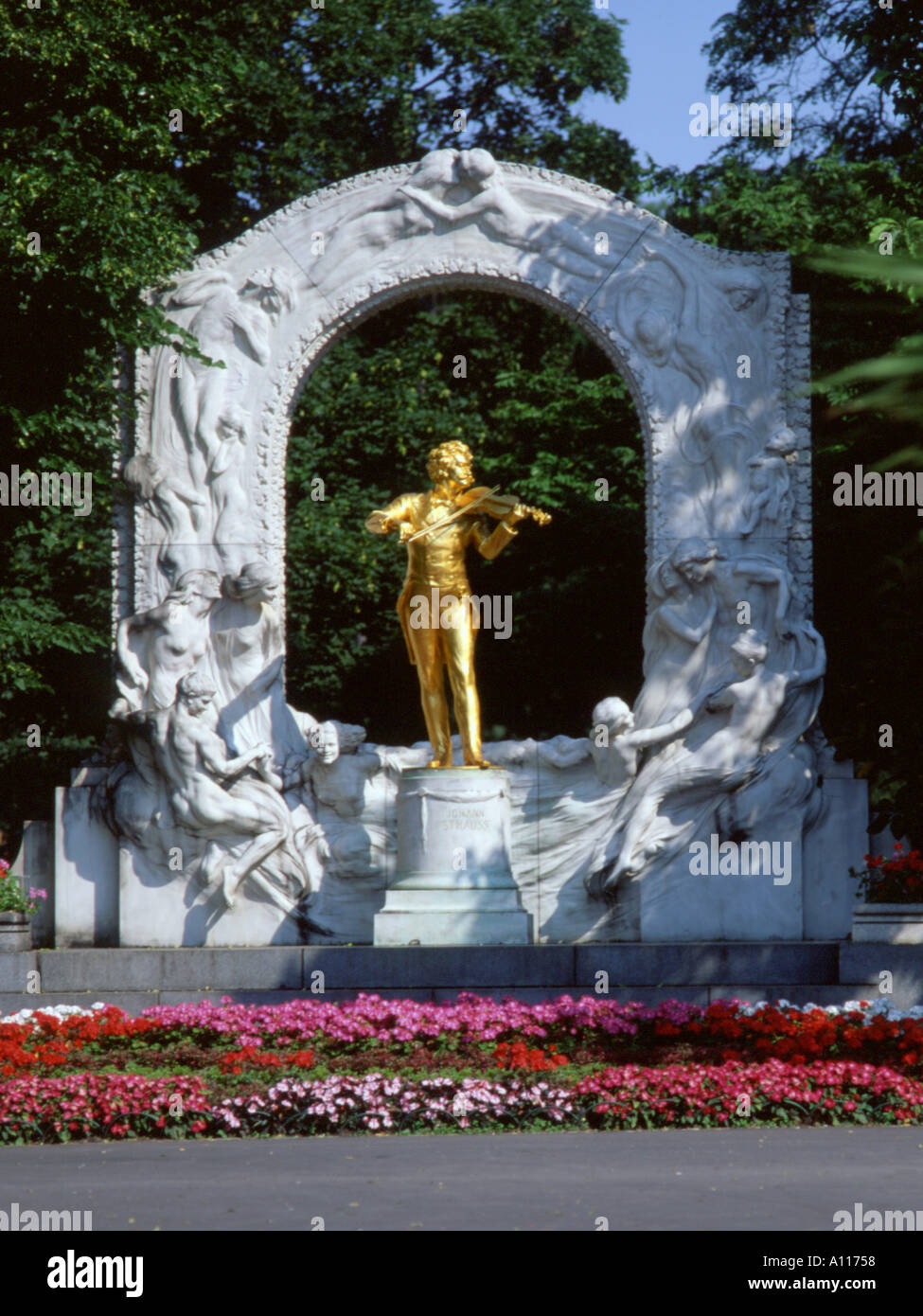 Austria Vienna Johann Strauss statue Stock Photo - Alamy