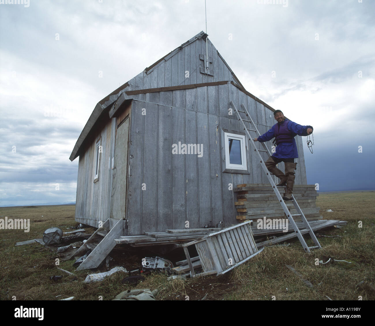hut in arctic national wildlife refuge alaska Stock Photo - Alamy