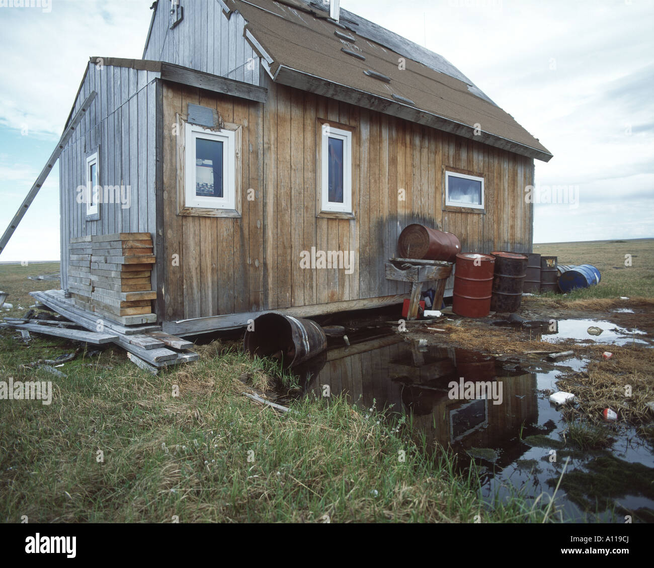 hut in arctic national wildlife refuge alaska Stock Photo - Alamy