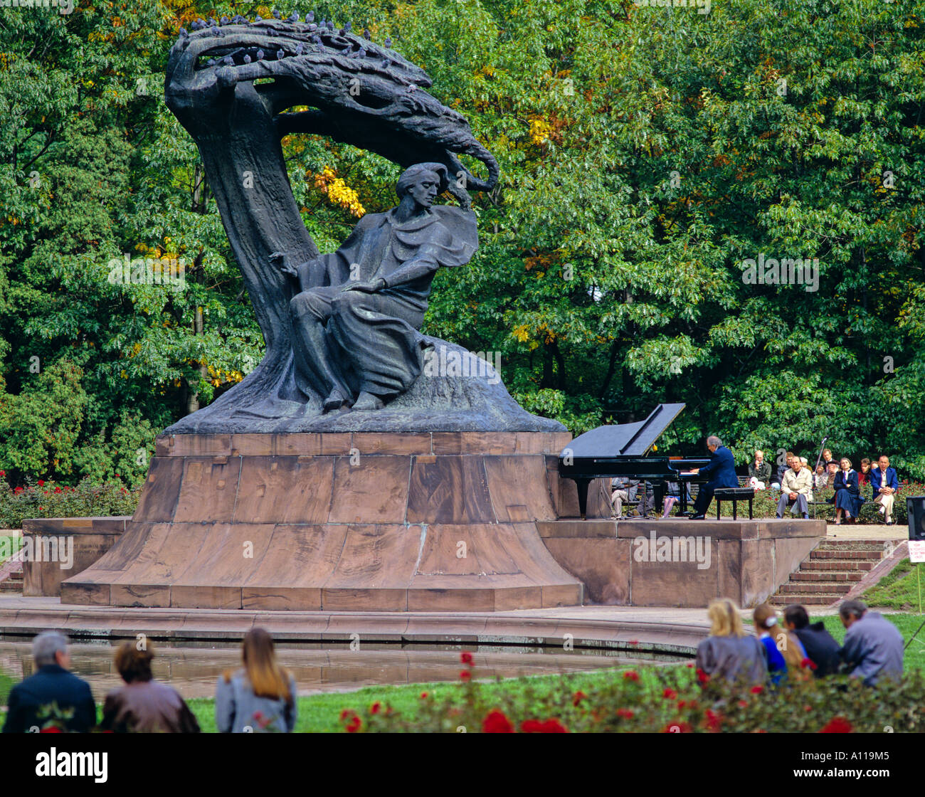 Frederic Chopin Statue Lazienki Park Poland Warsaw Stock Photo - Alamy