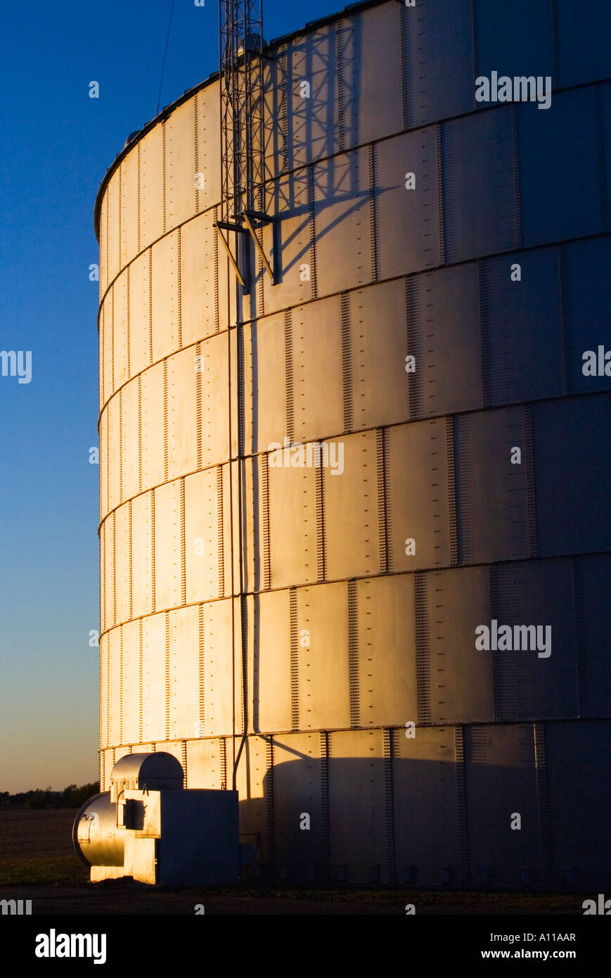 Grain storage bins Stock Photo - Alamy