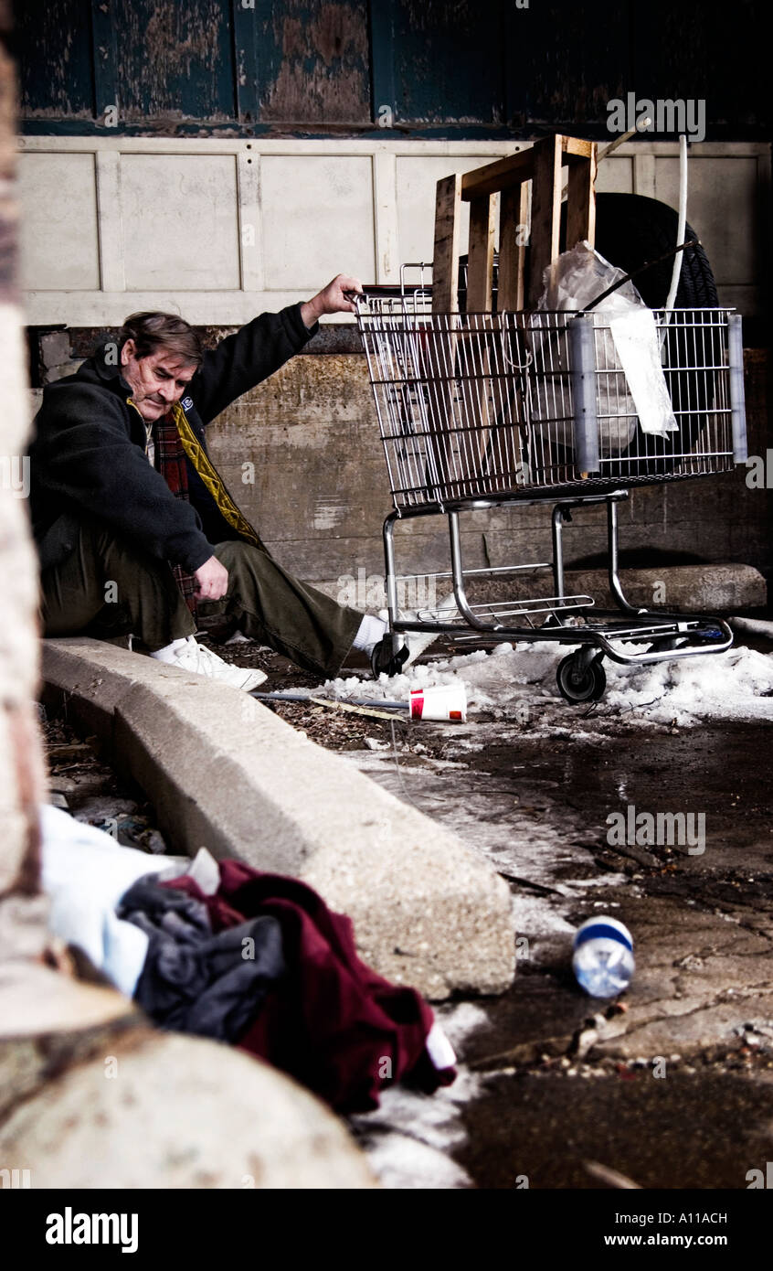 Homeless shopping cart recycle hi-res stock photography and images - Alamy