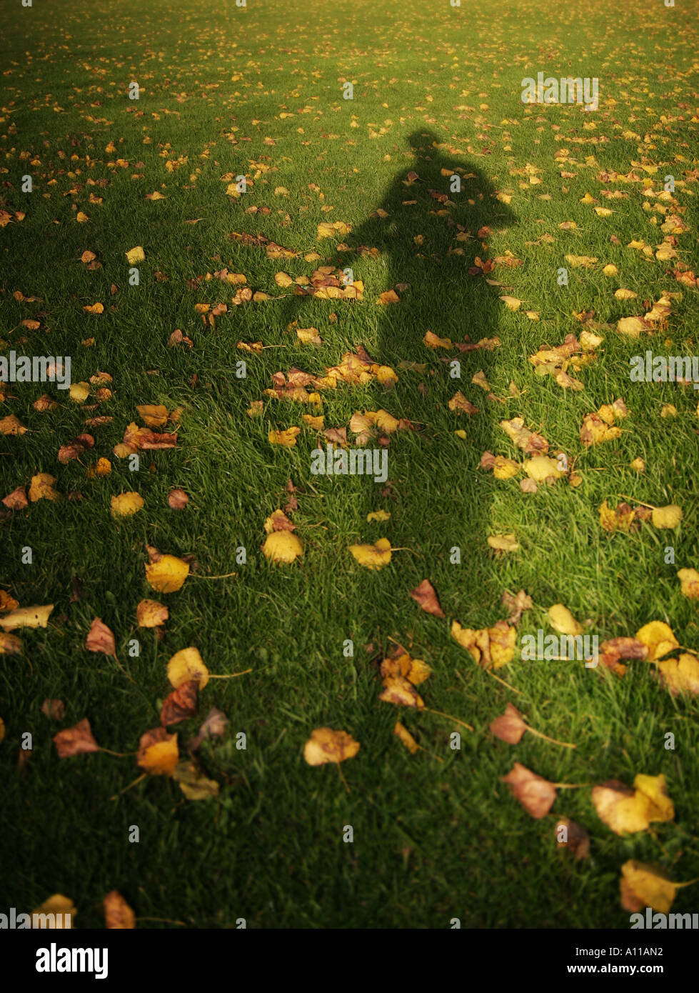 Fallen figure hi-res stock photography and images - Alamy