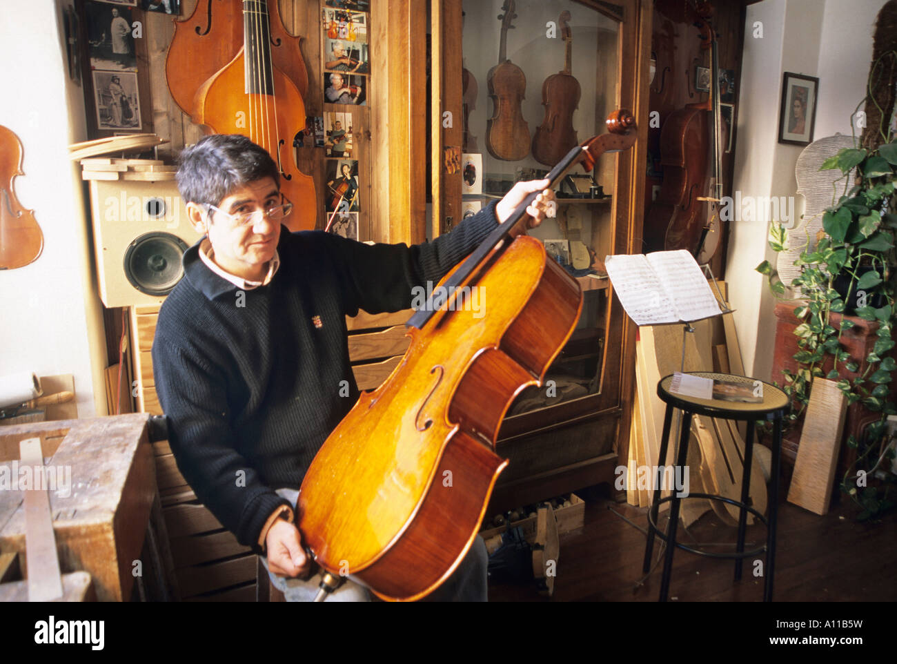 Cello maker hi-res stock photography and images - Alamy