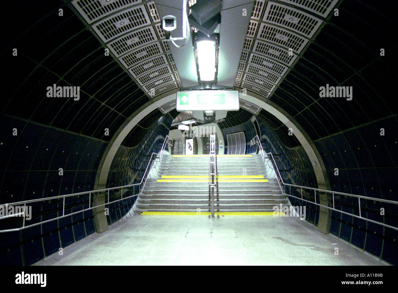 London Bridge Station, Jubilee Line, London travel underground tunnel ...