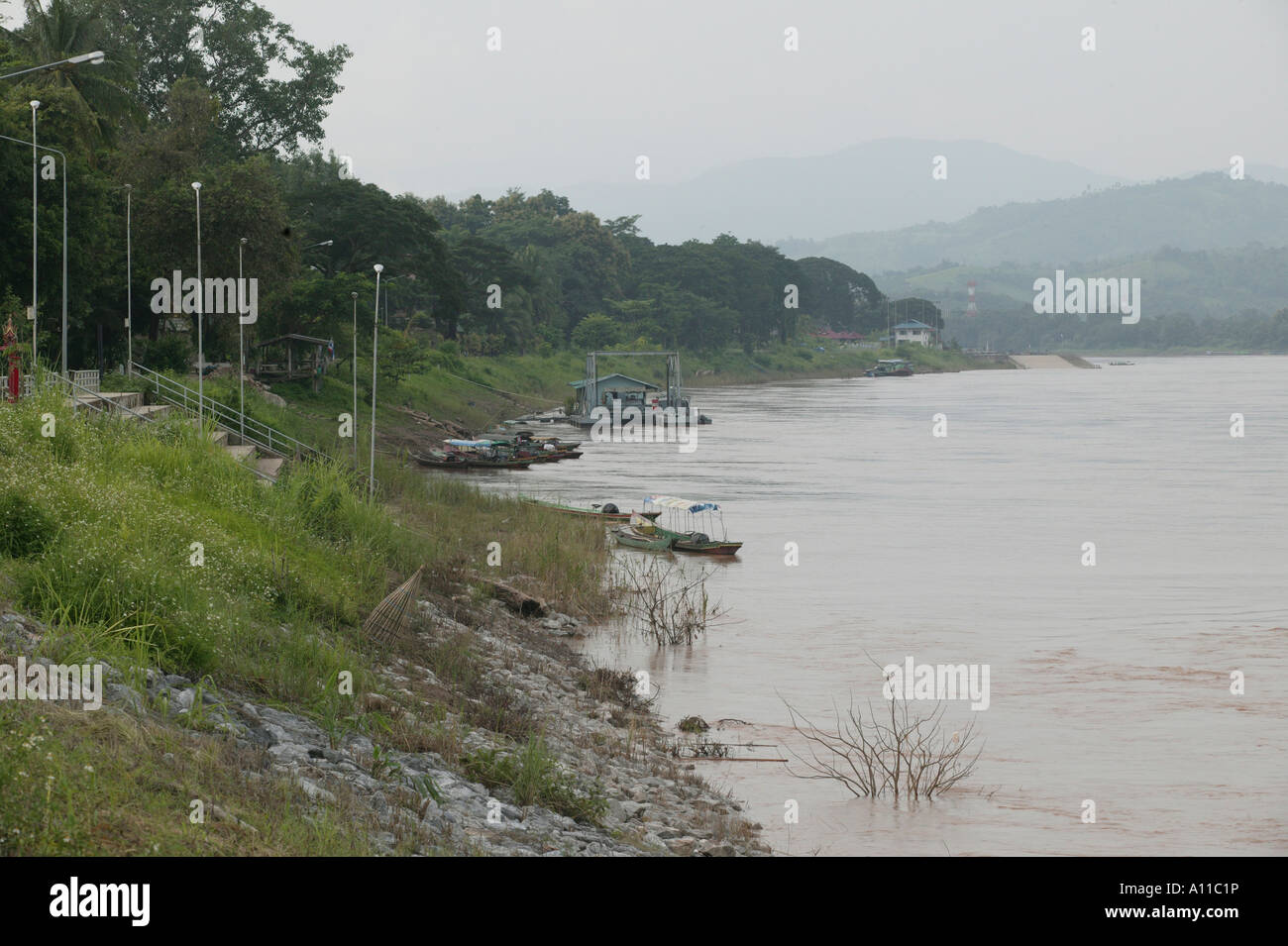 Boats and buildings along the Mekong River bank at Chiang Khong Hills ...