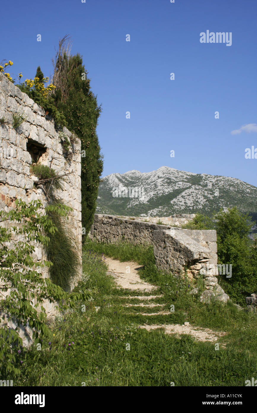 Klis Fortress and surrounding hills Stock Photo - Alamy Klis Fortress and surrounding hills Stock Photo - Alamy