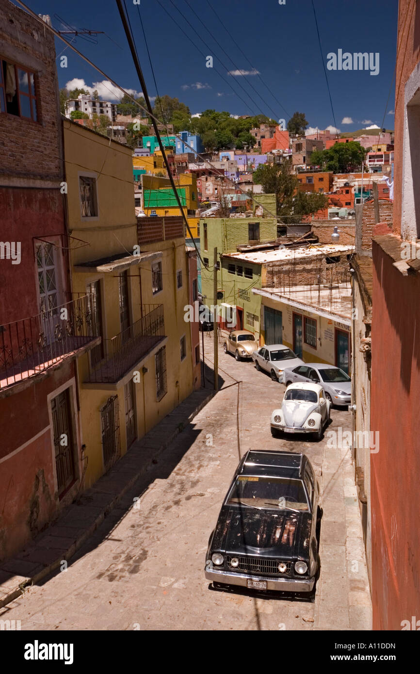 A popular district street in the town of Guanajuato (Mexico). Rue d'un ...