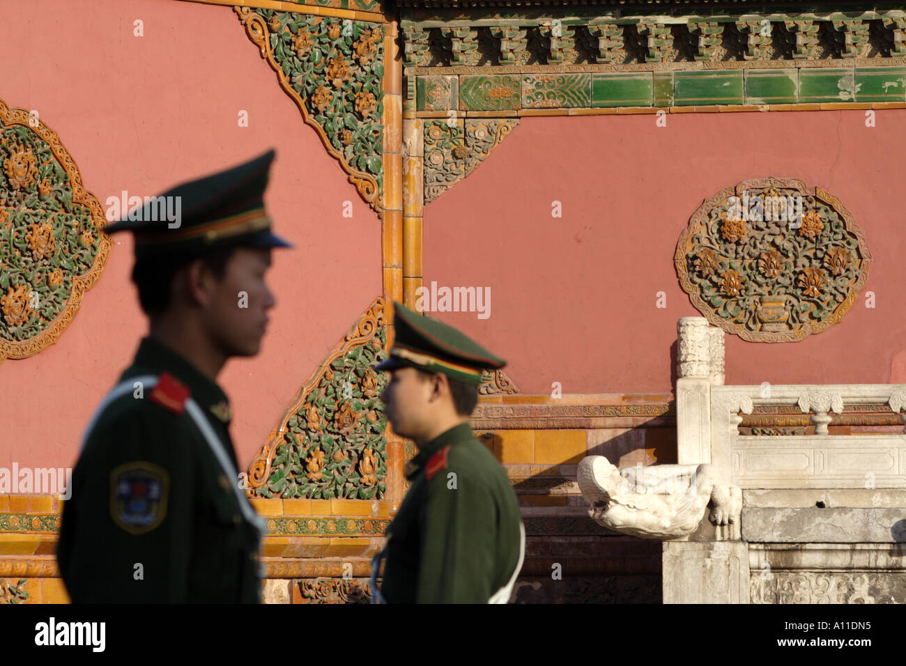 Soldiers stand guard at the Forbidden City, Beijing, China Stock Photo ...