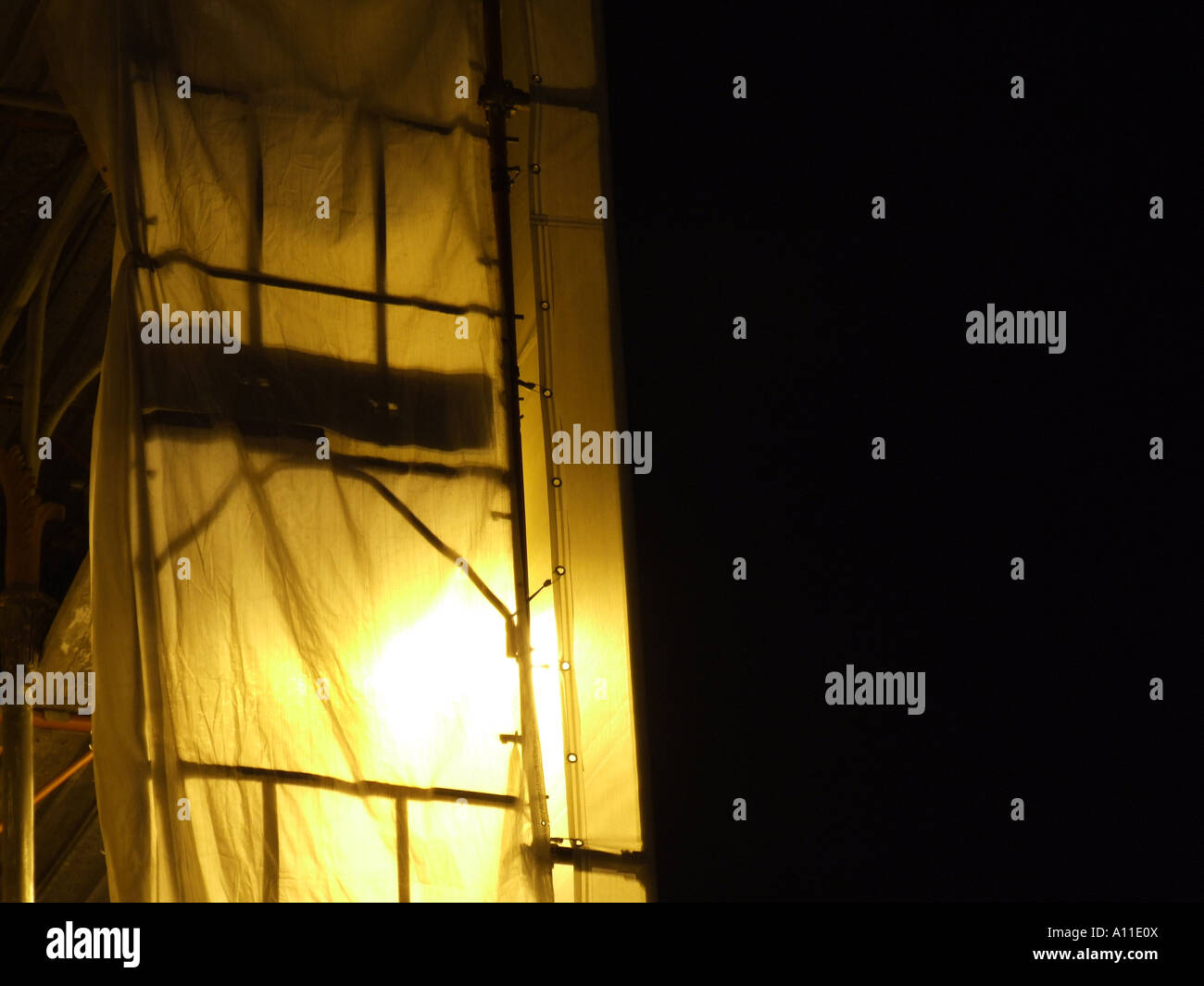 scaffolding at night Stock Photo - Alamy
