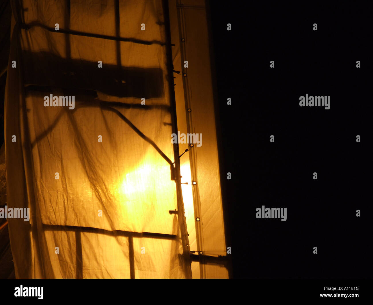 scaffolding at night Stock Photo - Alamy