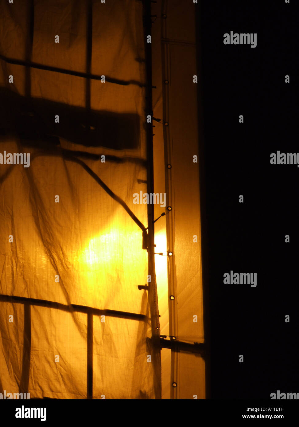 scaffolding at night Stock Photo - Alamy