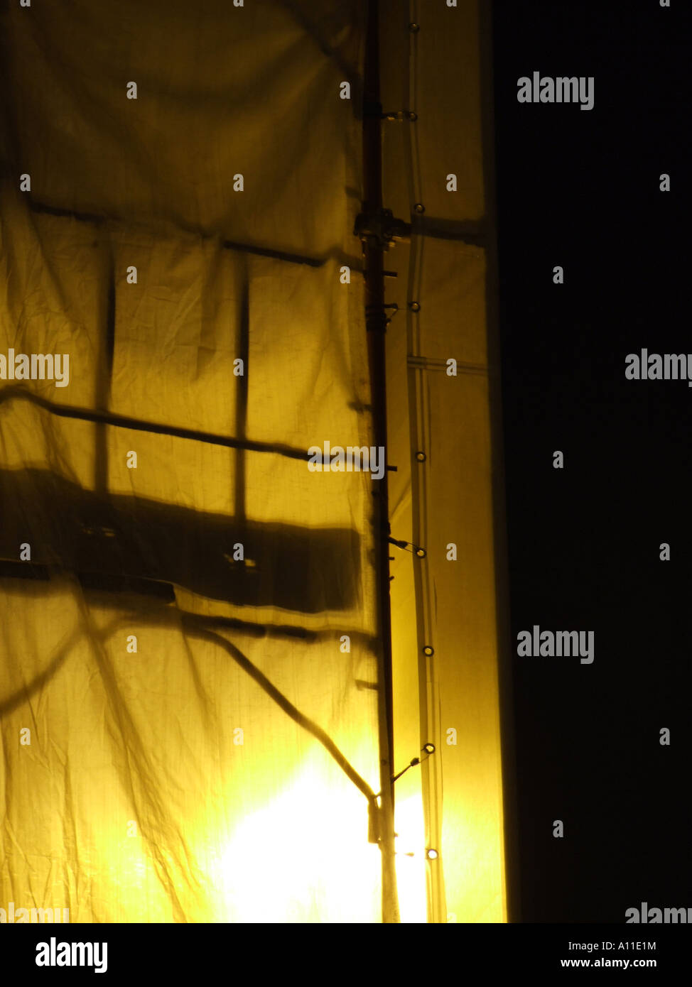 scaffolding at night Stock Photo - Alamy