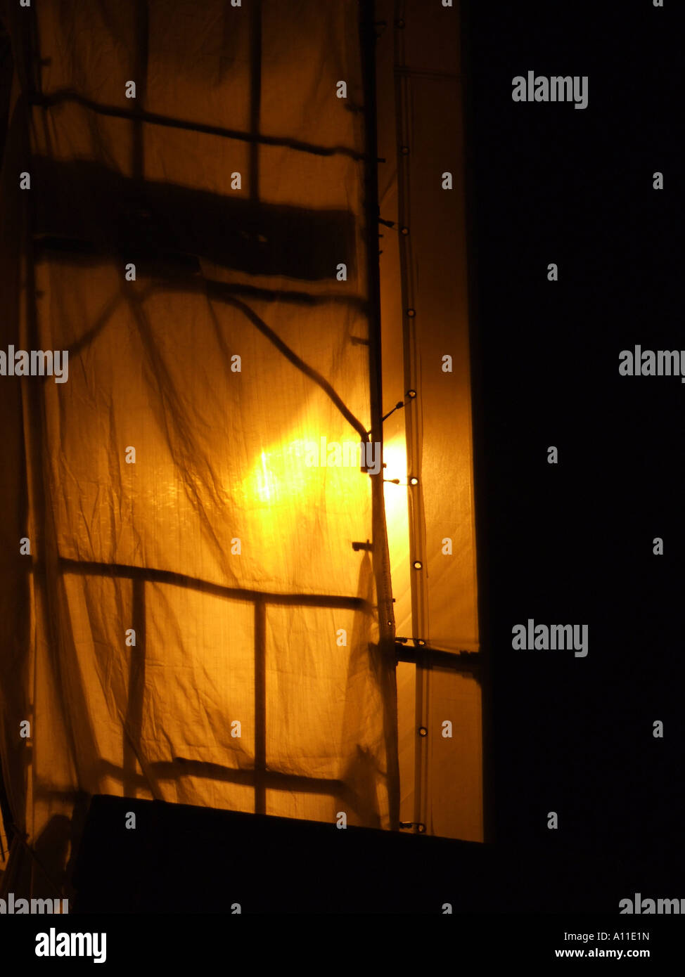 scaffolding at night Stock Photo - Alamy