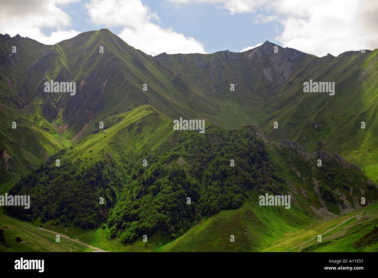 Paysage de montagne alpine paysage montagneux hi-res stock photography ...