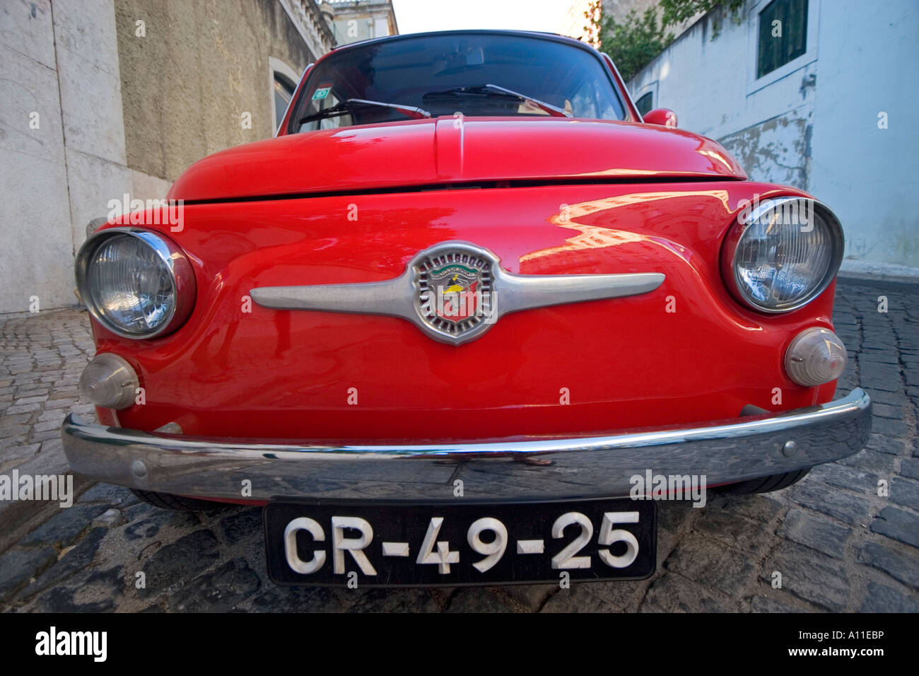 The red FIAT ABARTH 595 (Lisbon - Portugal). FIAT 500 rouge en version ...