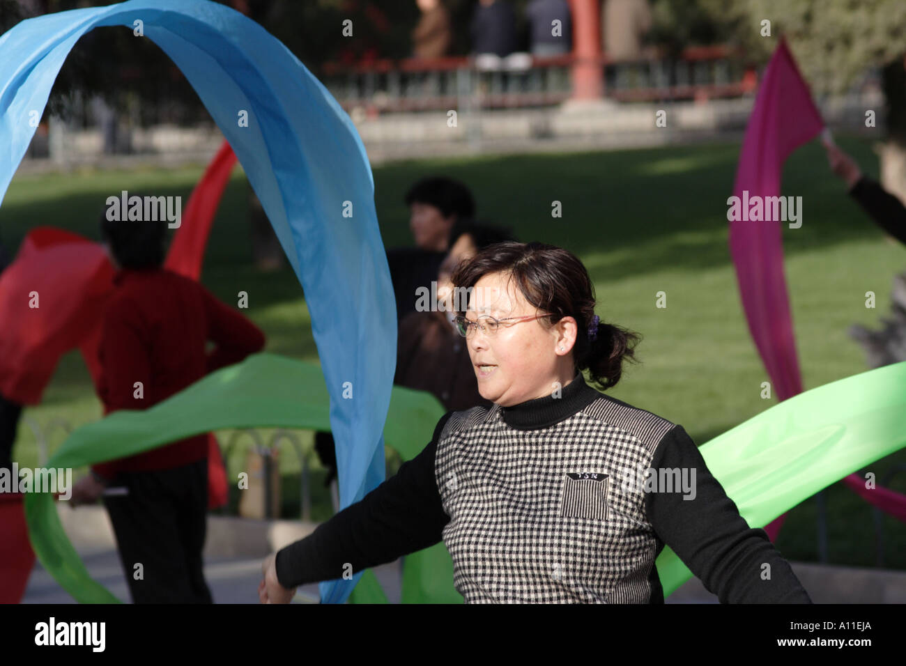 Woman using banners for practicing Tai Chi in Temple of Heaven Park ...