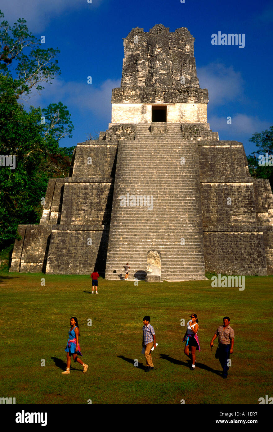 Templos mayas hi-res stock photography and images - Alamy