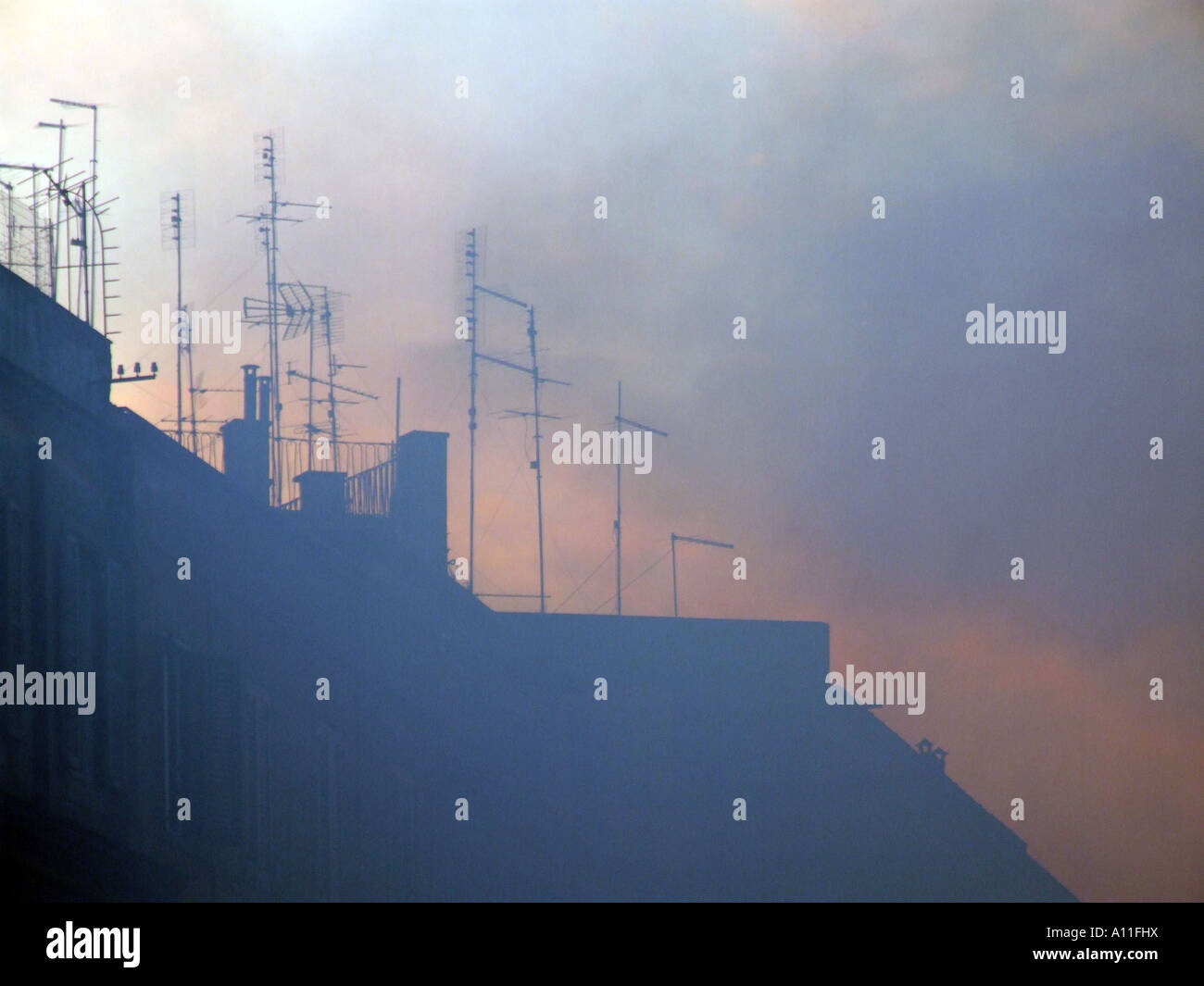 buildings in city on fire Stock Photo - Alamy