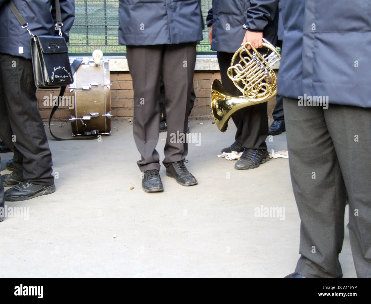 bands member having a break Stock Photo - Alamy
